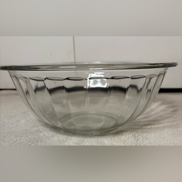 Pyrex | Kitchen | Vintage Pyrex Mixing Bowl Clear Glass Ribbed 25l ...
